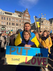 Evgeniy Levchenko en Victoria Koblenko luiden eerste kaasbel - Gemeente ...